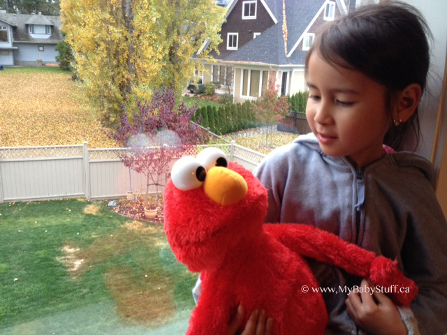 More Play with Big Hugs Elmo #BigHugsElmo #giveaway - My Family Stuff
