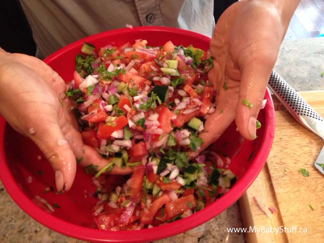 Best Ever Fresh Cut Mexican Salsa with Sriracha #recipe - My Family Stuff
