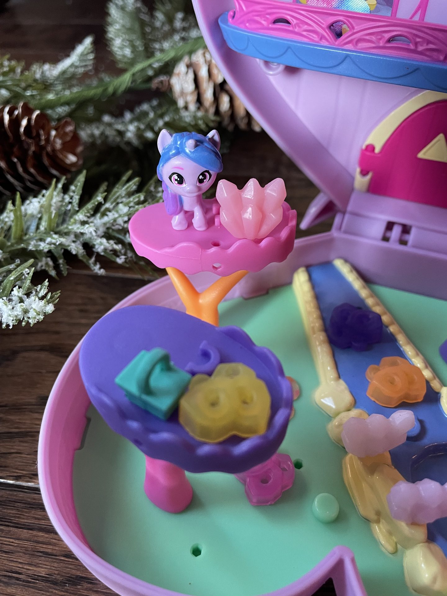 My Little Pony Mini World Magic Compact Creations - My Family Stuff